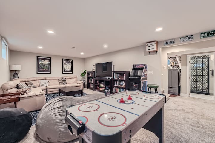 Luxury Retreat W/game Room & Steam Spa - 阿瓦達