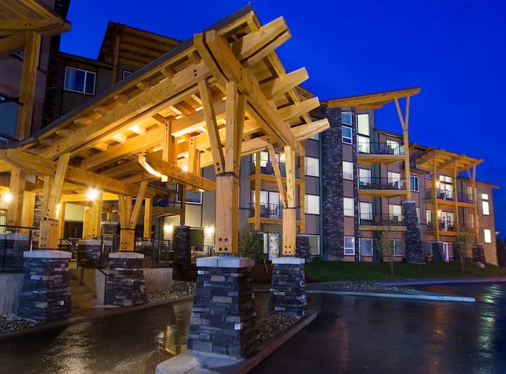 2 Br Mountain Spirit! Pool And Hot Tub! Ski In/out - Kimberley