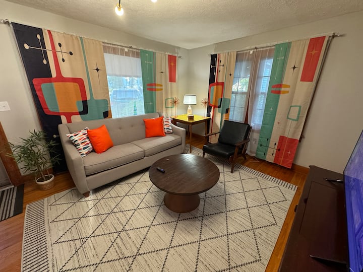 Blocks From Mtsu!retroville 50’s Style Renovation - Murfreesboro, TN