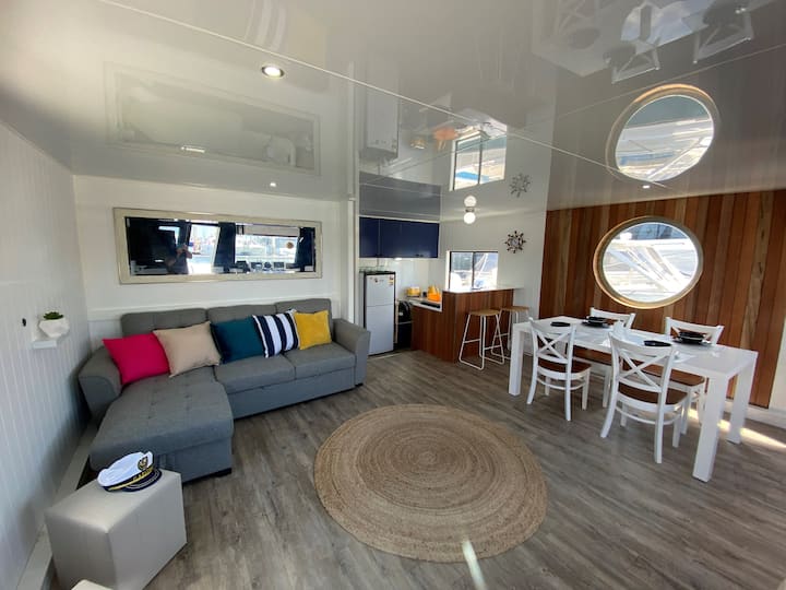 Stay On The Water In The Heart Of Cairns - Cairns