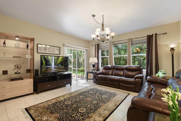 Golf / Gated / Ventura C. Club - Orlando, FL