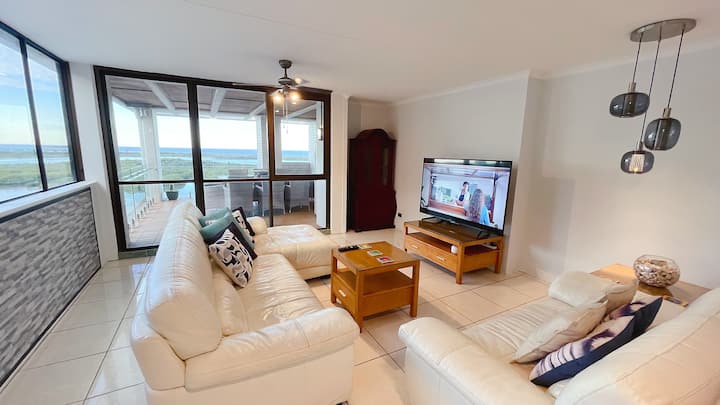 Riverside Sea-view Retreat - 