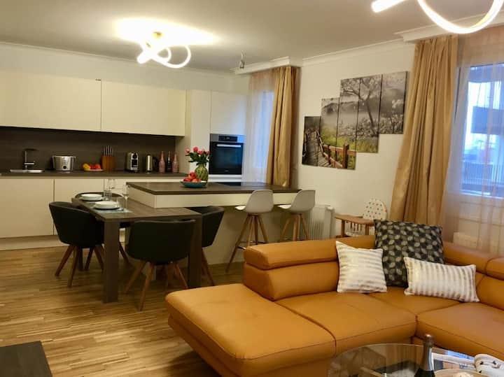 Brand New, Cozy 2 Bed Apartment Near Hbf - Vienna