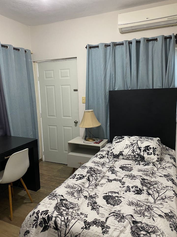 Cuarto Nuevo Recién Remodelado #14 - Tampico, Mexico