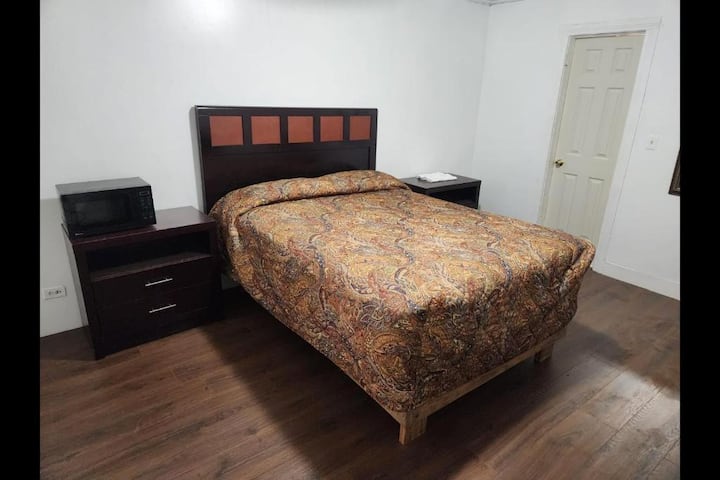 Queen Bed Smoking - Palestine, TX