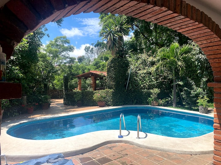 Casa Tlaltenango: Pool/grill/racket-ball - Cuernavaca