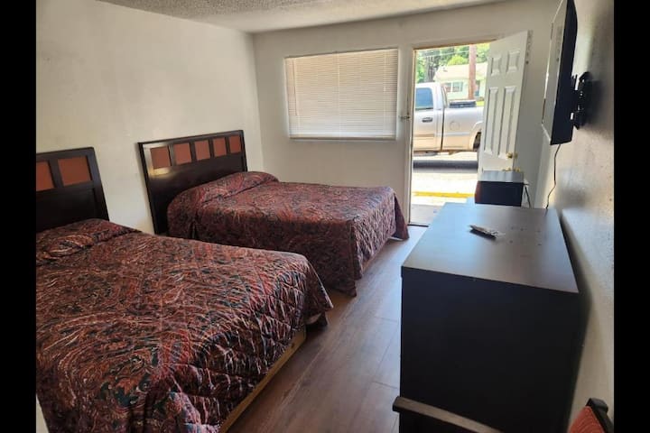 2 Full Beds Non-smoking - Palestine, TX