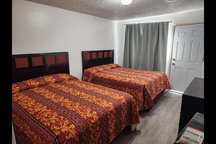 2 Queen Beds Non-smoking - Palestine, TX