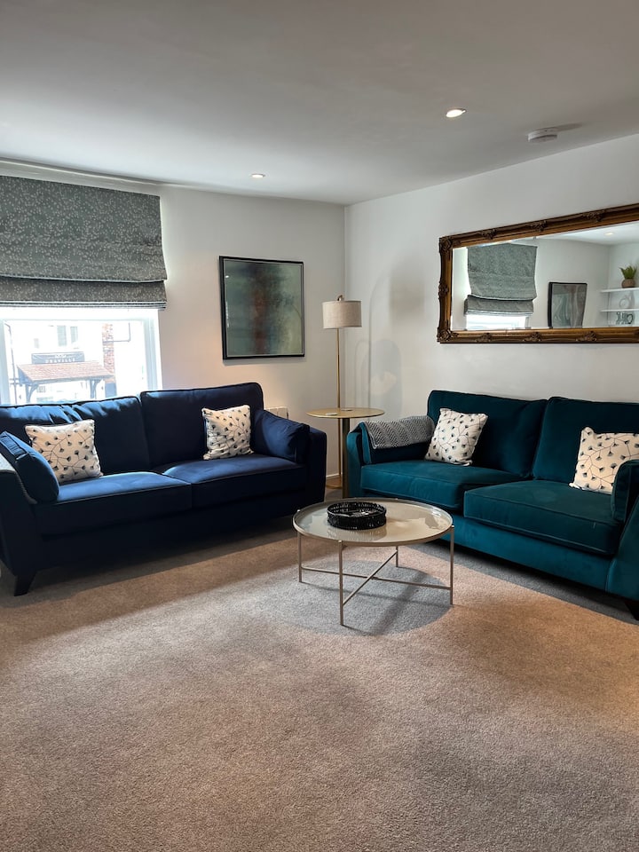 Luxury Village Location + Parking - Macclesfield