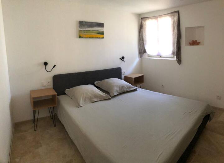 Chambre,  Salle De Bain Et Wc - Banon