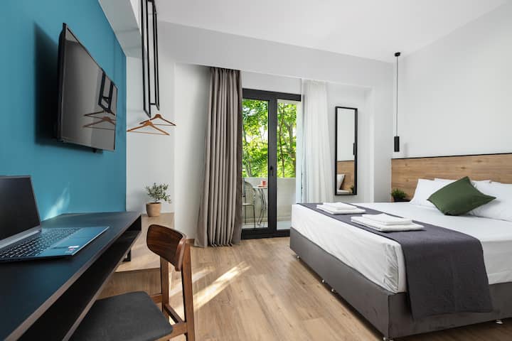 The Meta Stay - Sunny Retreat With Rooftop Access - Athen