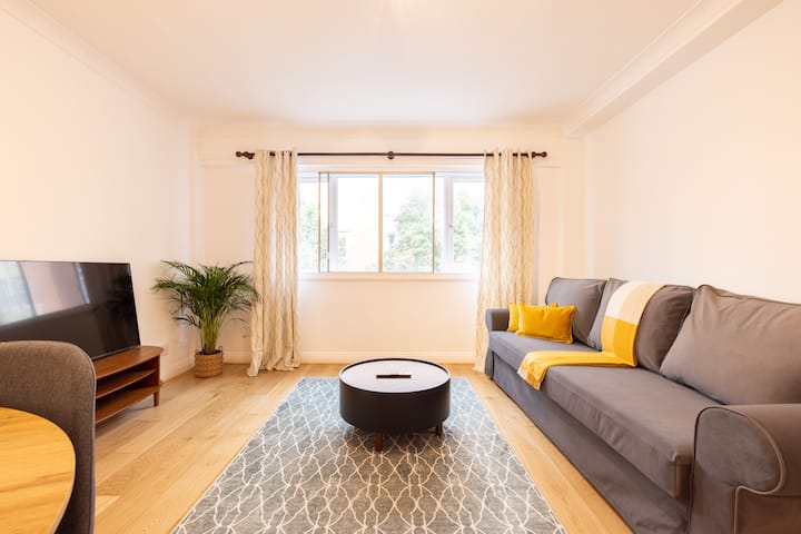 2 Bedroom Flat By Hyde Park - London