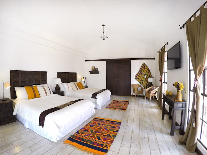 Travelers Loft Shared Pool + Terrace - Antigua Guatemala