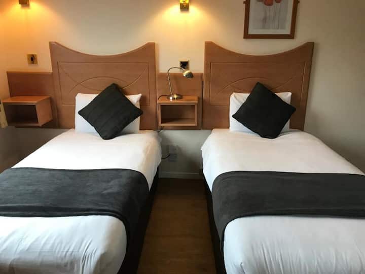 Whites Hotel Jesmond - Twin Ensuite - Newcastle upon Tyne