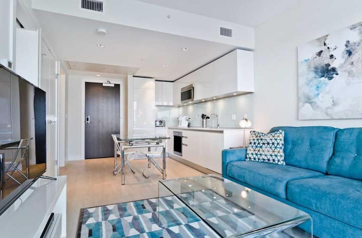 Chic One-bedroom Suite With Gorgeous River Views - Calgary