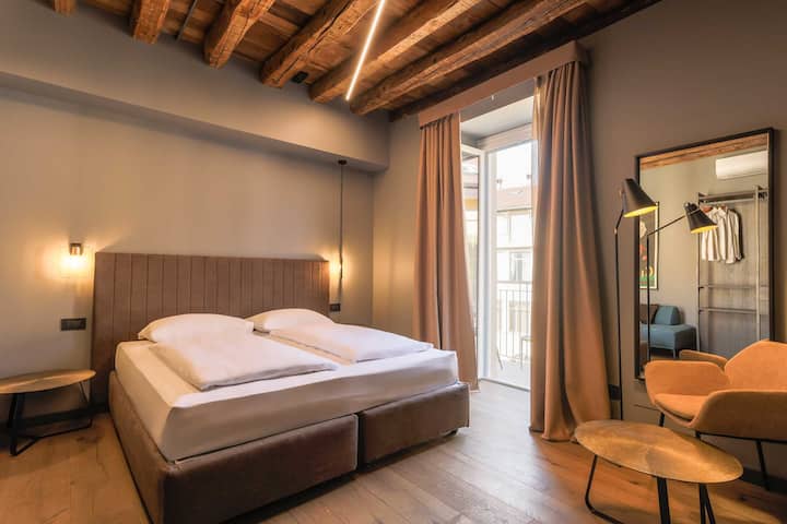 Spacious Apartment In Center - Bergamo