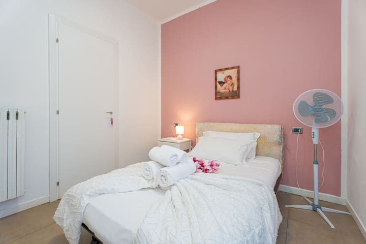 Camera Rosa Singola Bagno-cucina Comune - Bérgamo, Italia