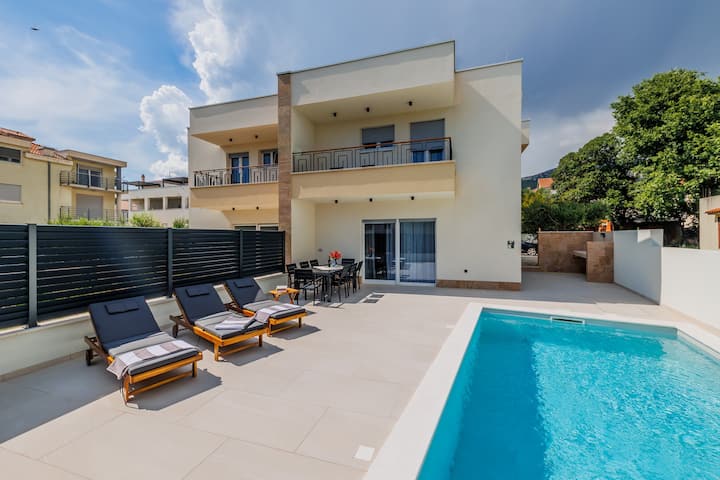 Villa Katmari With Heated Pool - Okrug Gornji