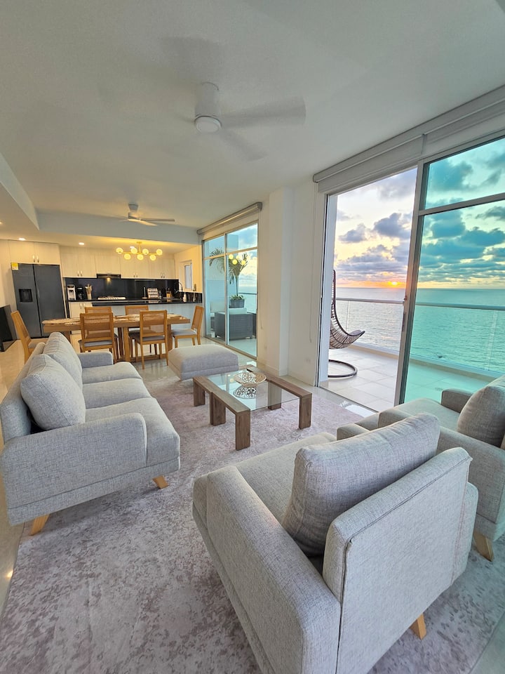 Stunning Ocean Front Penthouse! - Cartagena, Colombia