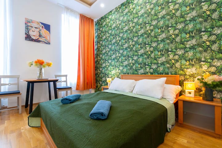 W Homedanube & Parliament View Apartmentsleeps 4 - Budapest