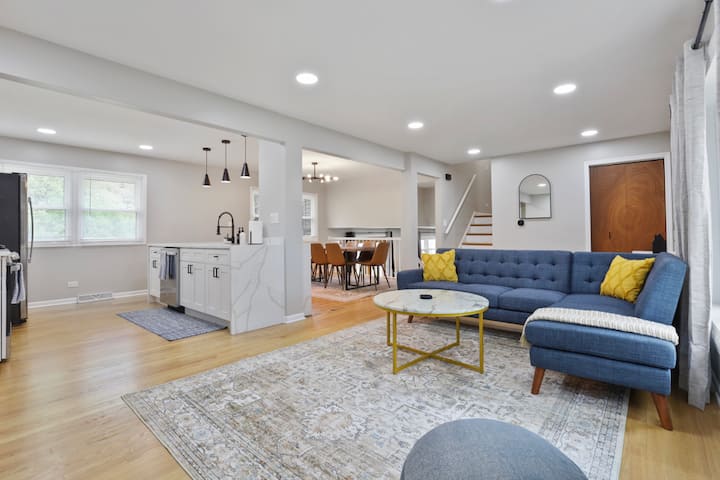 Divine - 3 King Beds! - Bolingbrook, IL