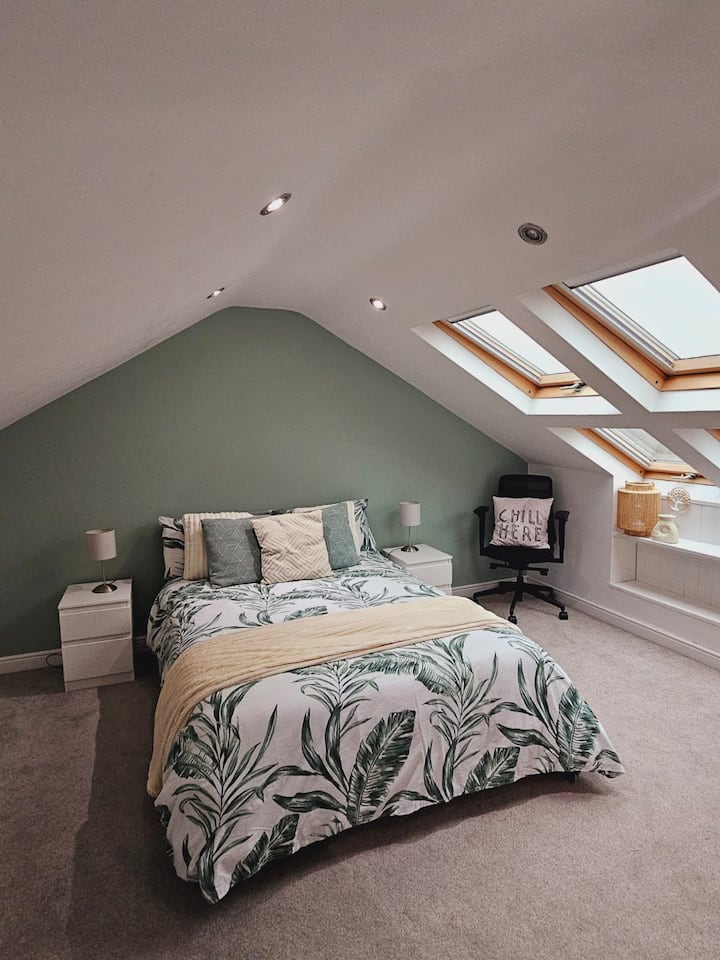 Cozy Rooms Near Airport Dublin (Green Room) - Swords