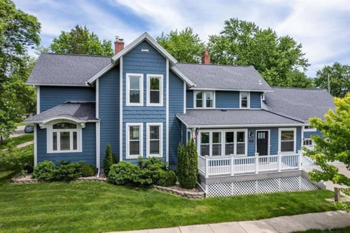 Downtowner | Gameroom | Basketball Crt | Playgrnd - Wisconsin Dells, WI