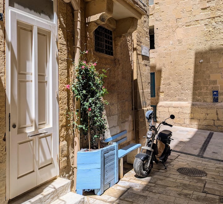 35, Valletta Boutique Escape - Valletta