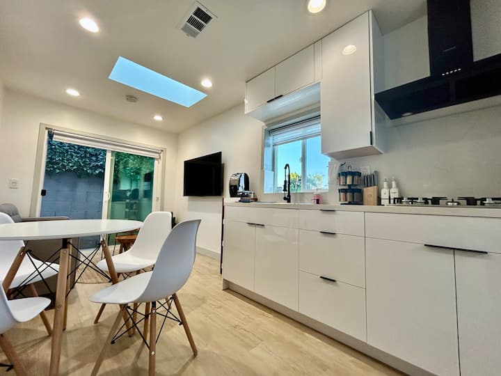 Charming Home With Workspace - Orange County, CA