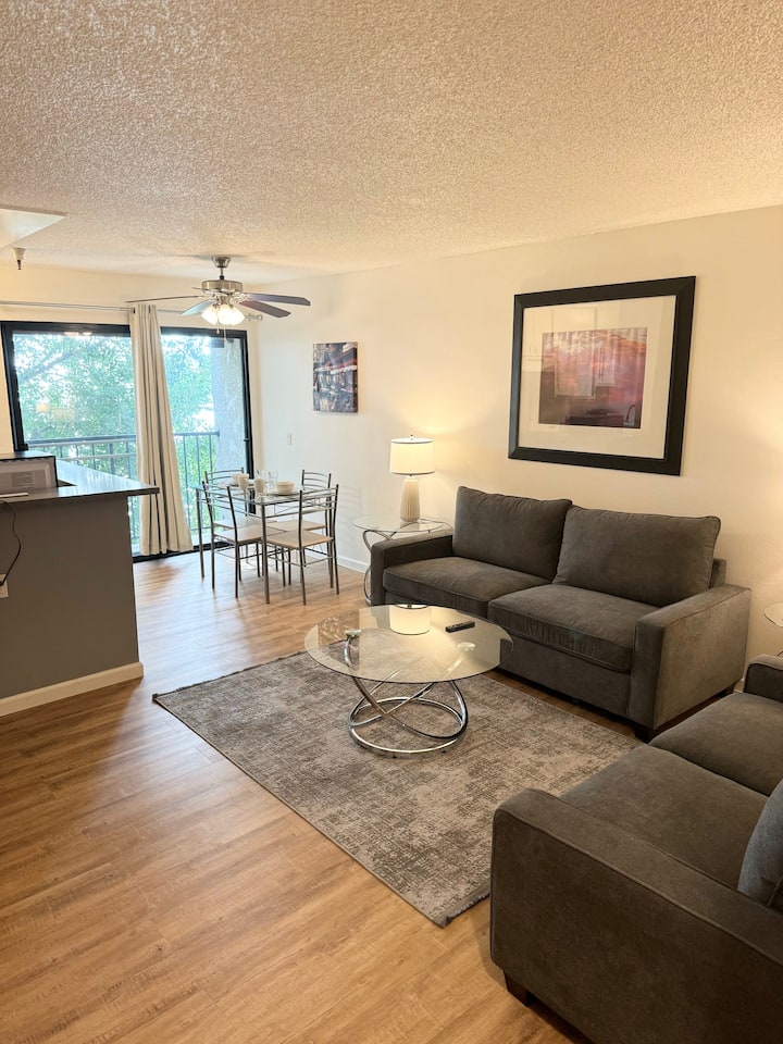 Refreshing Hollywood Studio - West Hollywood