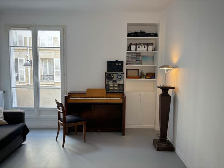 Bright Flat In The Paris Heart - Paris