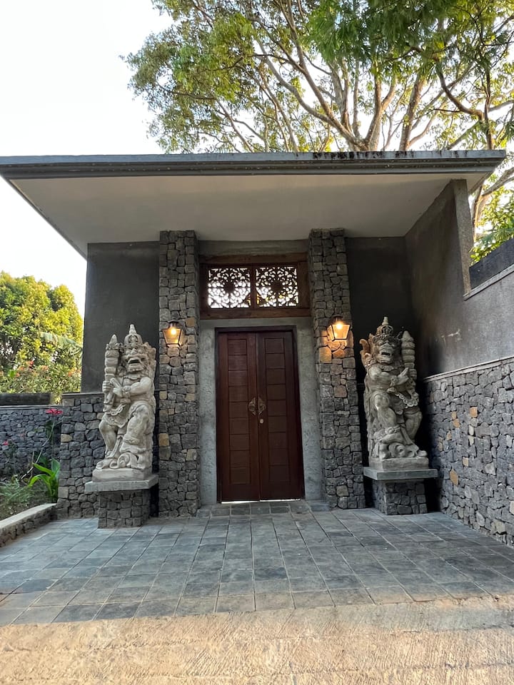 Home Above The Clouds - Munduk