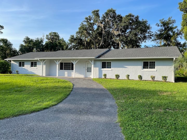 Ocala Retreat~ Convenient To Wec & Downtown - 오캘라