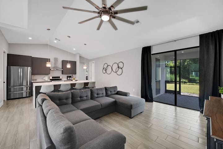 Near Bonita Beach W/ Spa For 10* - Bonita Springs, FL