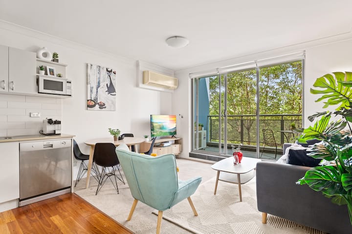 Bright. Stylish. Clean. 1br- Wifi - Pool - Gym - Hyde Park Barracks, Sydney