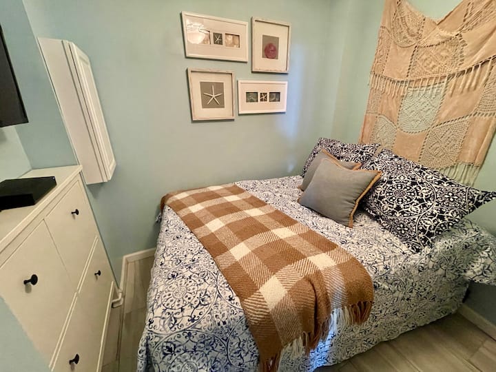 Saturn 1br - Beach Access & Pool - Cocoa Beach, FL