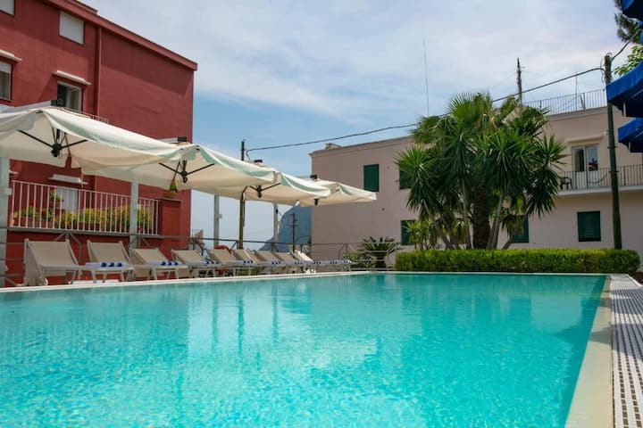 Stanza Di Hotel Con Piscina - Capri (island)