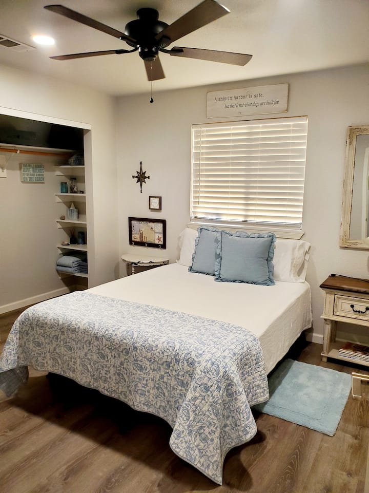 Clean, Peaceful, Room 2 - Redding, CA
