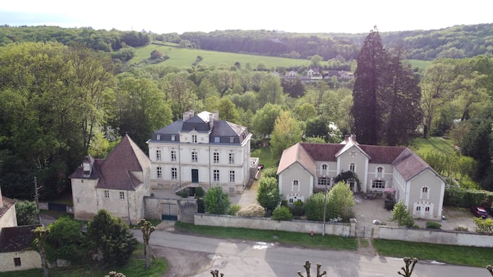 Le Château De Sermizelles 64 Pers. 200km Paris - Vézelay
