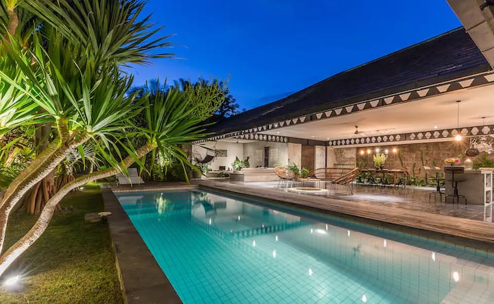 Super Villa In Berawa, In A Quiet Area Of Canggu - Bali