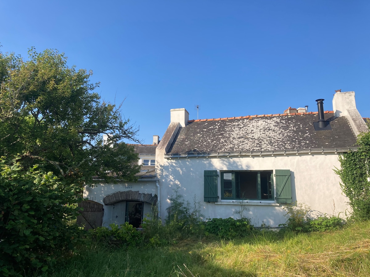 Disconnection, charm and sea view. - Houses for Rent in Locmaria ...