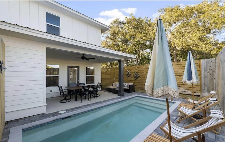 Welcome To Fins! Private Pool! 2 Min Walk To Beach - Panama City Beach, FL