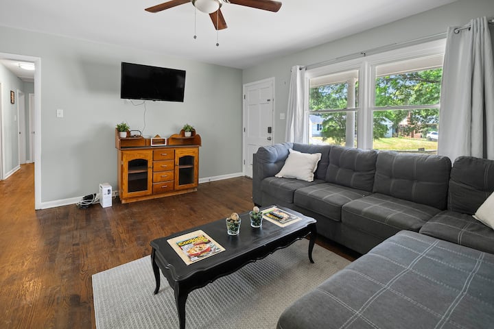 Cozy South Richmond Retreat - Richmond, VA