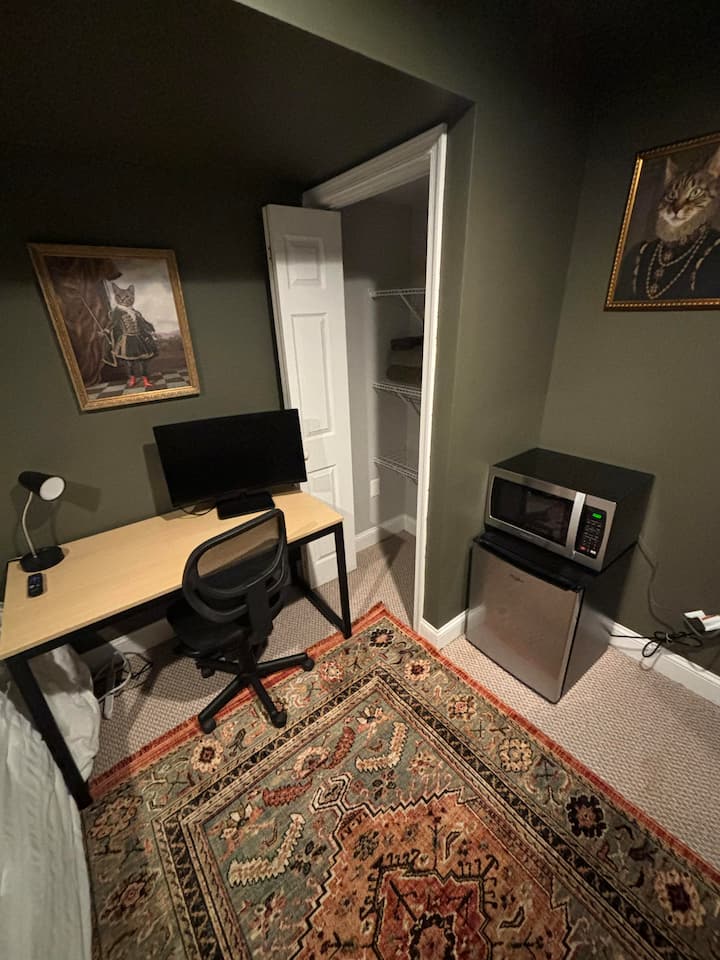 Room W/ Sauna, Gym, Private Bath - Baltimore, MD