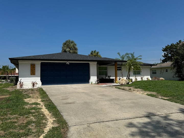 Beautiful Waterfront Home - Crystal River, FL