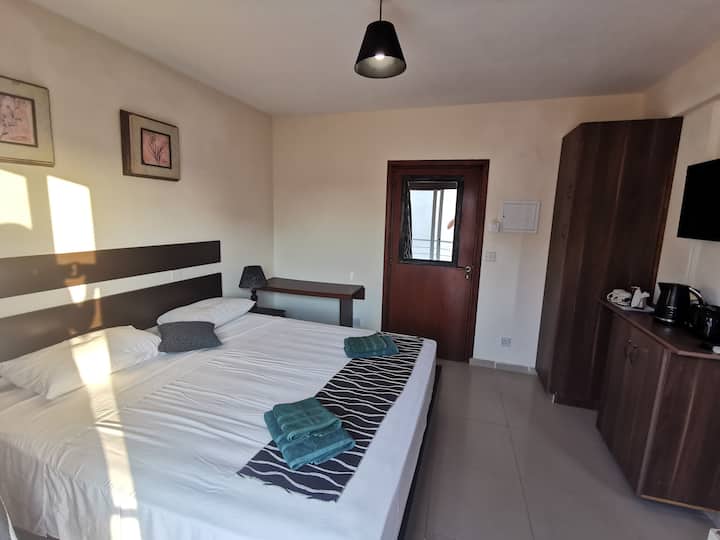 Downtown Studio 4 With Balcony - Larnaca