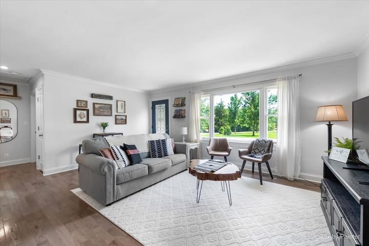 Steps To The Lake- Cozy 2 Bedroom Retreat - Antioch, IL