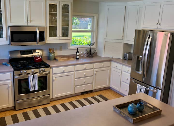 Wine Country Farmhouse With Pool & Spa - St. Helena, CA