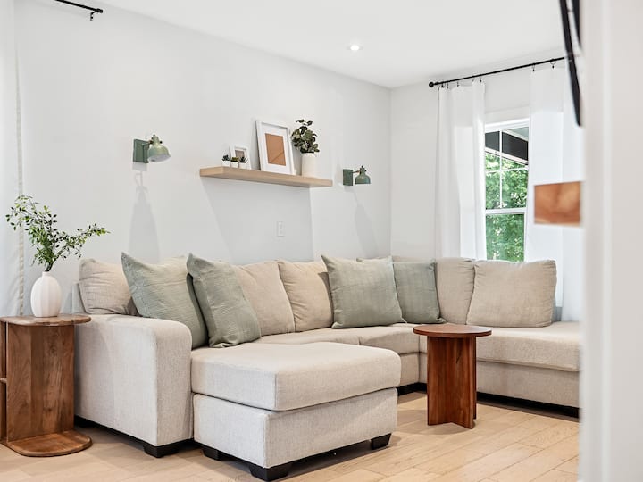 Charming & Modern 2br House W/ Backyard Bar - Niagara-on-the-Lake