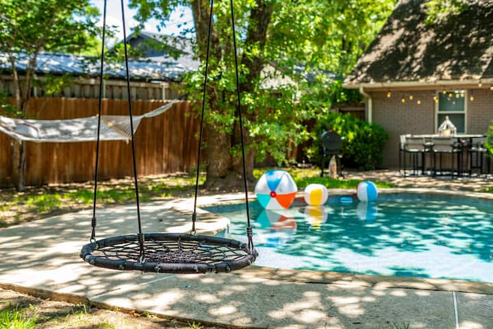 Pool House W/ Outdoor Bar, Game Room & Movie Room - Irving